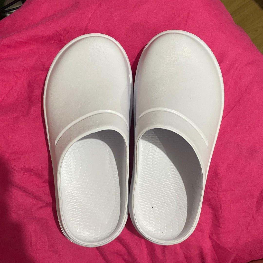 Duralite Clogs, Women's Fashion, Footwear, Slippers and slides on Carousell