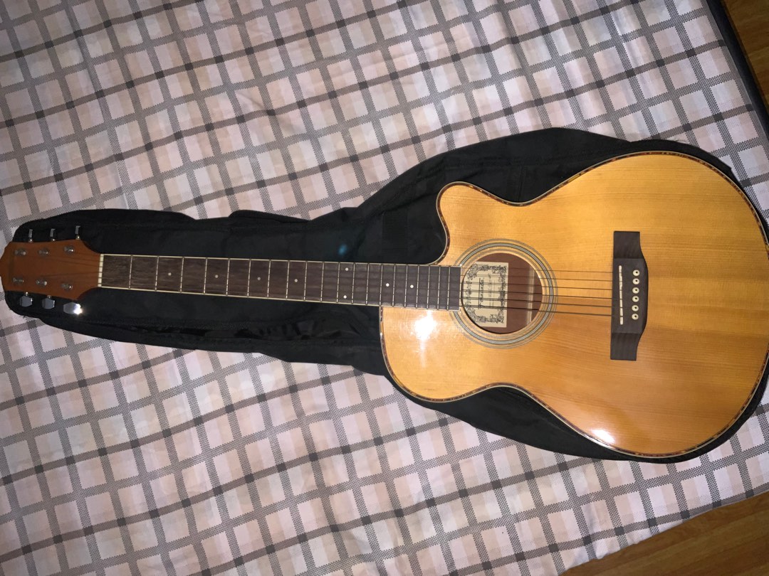 Fernando Guitar with built in Equalizer/Tuner, Hobbies & Toys, Music ...