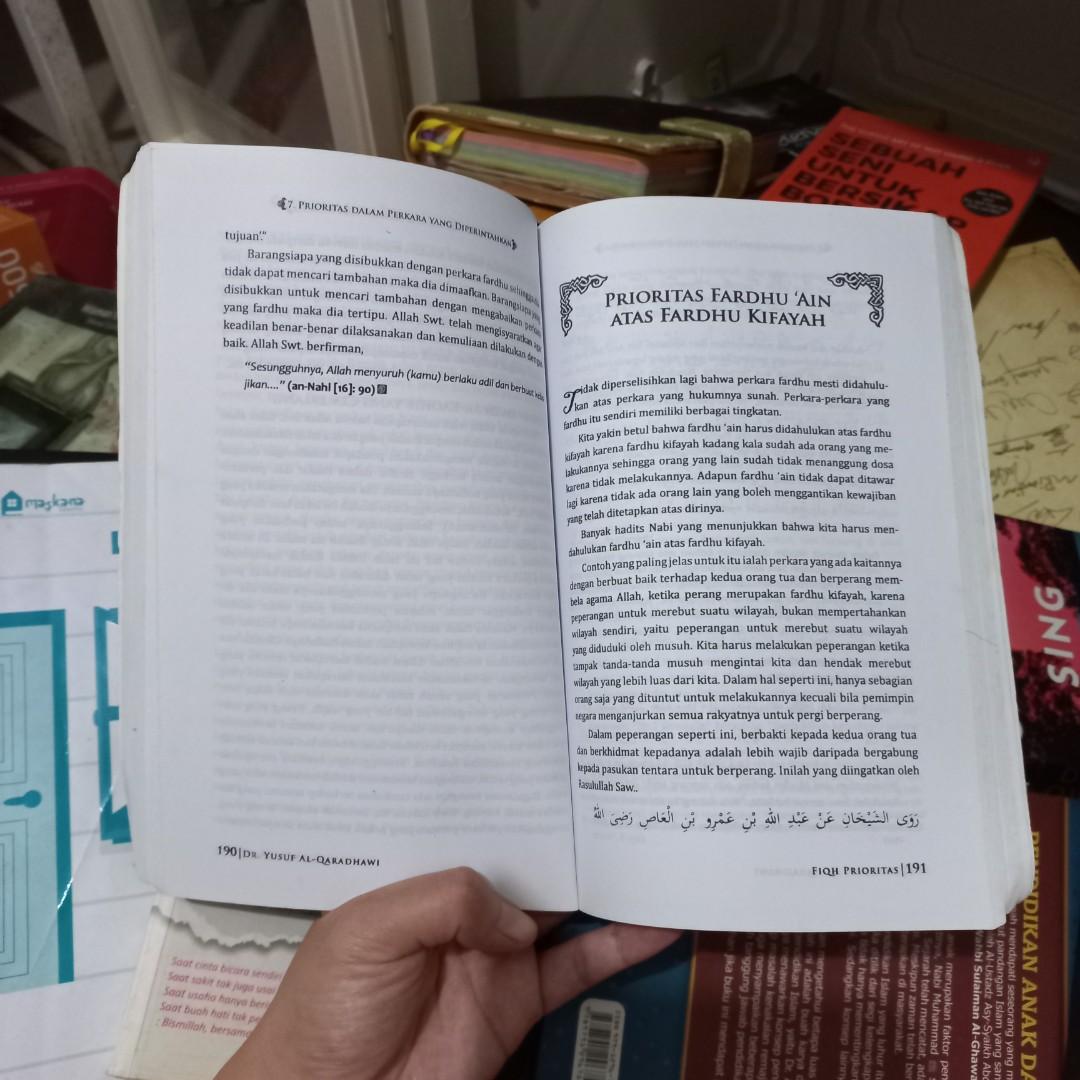 Fiqh Prioritas oleh Dr Yusuf Qaradhawi, Buku & Alat Tulis, Buku di Carousell