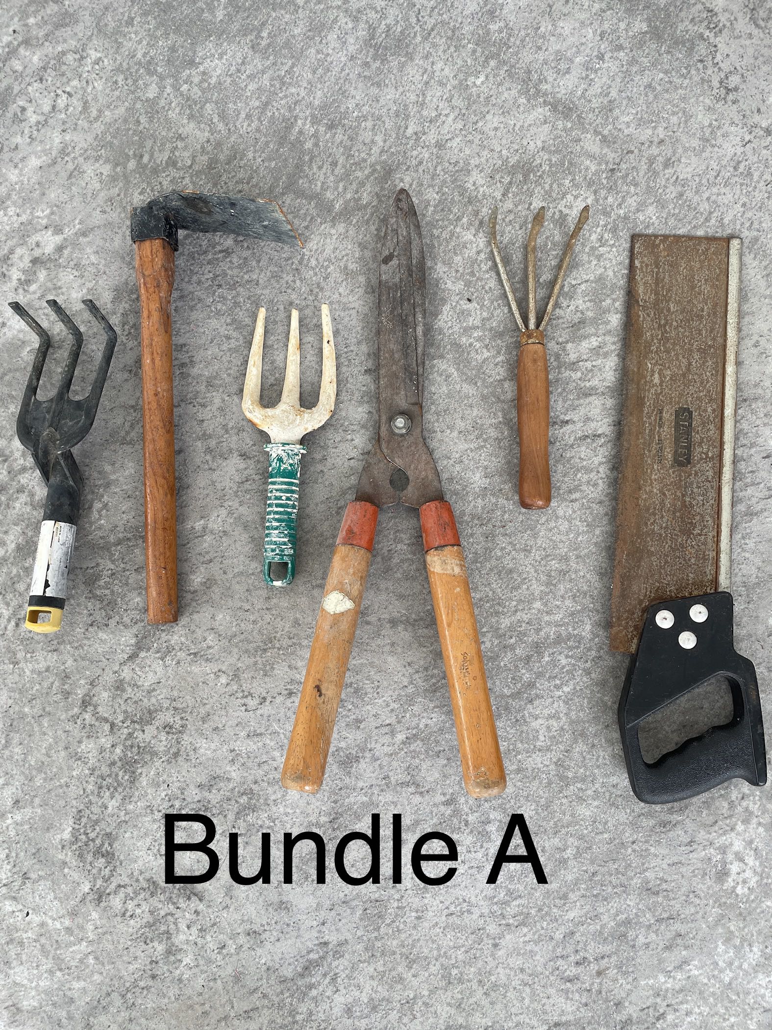Garden Shears and mini changkol, Furniture & Home Living, Gardening ...
