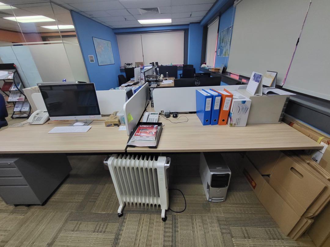 Modern office desk set for 4 pax includes 4 individual computer desks ...