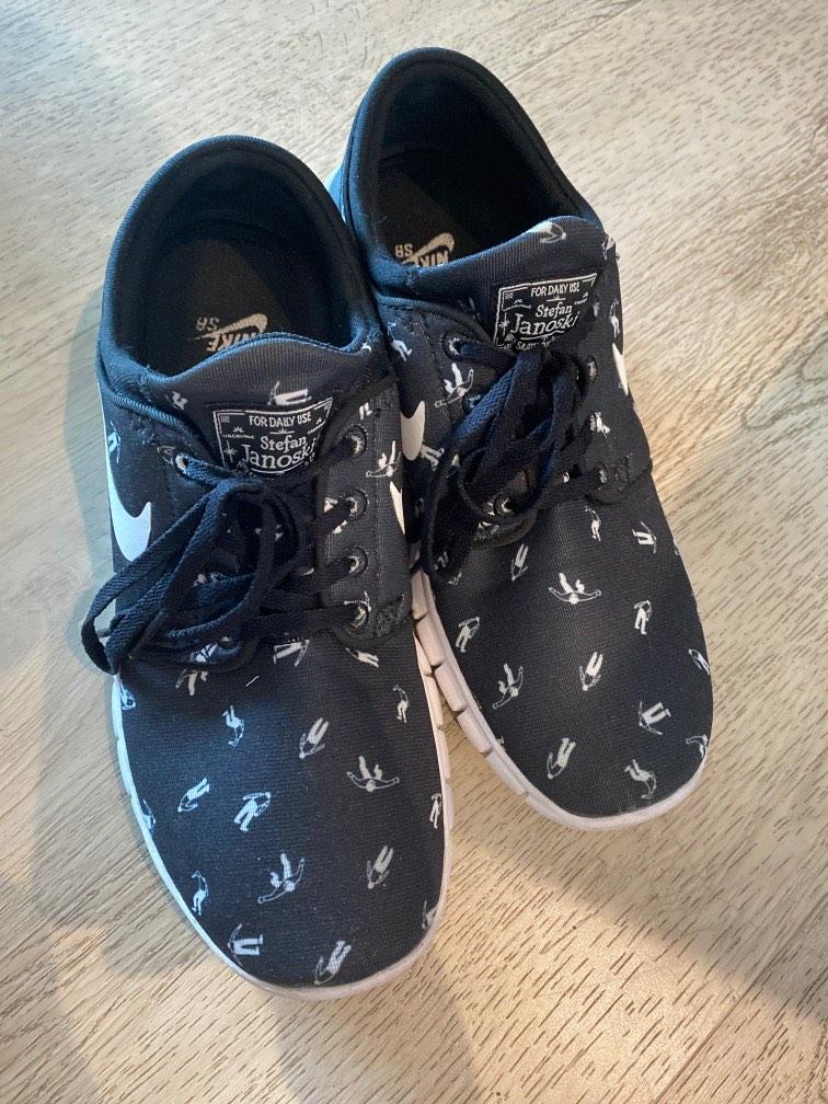 Nike shoe, Men's Fashion, Footwear, Sneakers on Carousell