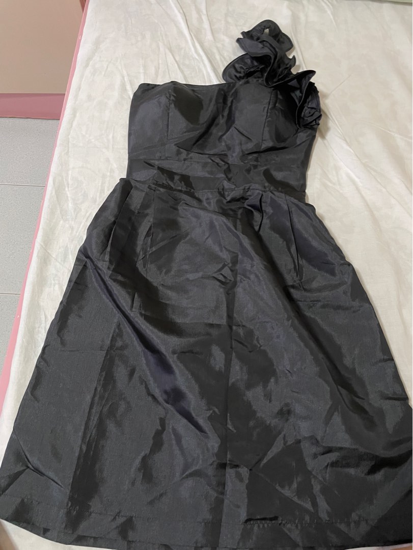 Pre loved black prom night dress, Women's Fashion, Dresses & Sets ...