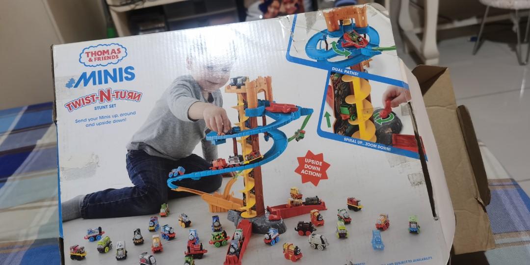Thomas and Friends Thomas & Friends Minis Twist-n-Turn Stunt Set ...