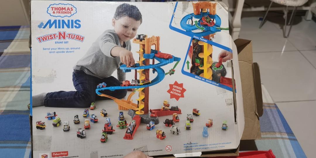 Thomas and Friends Thomas & Friends Minis Twist-n-Turn Stunt Set ...