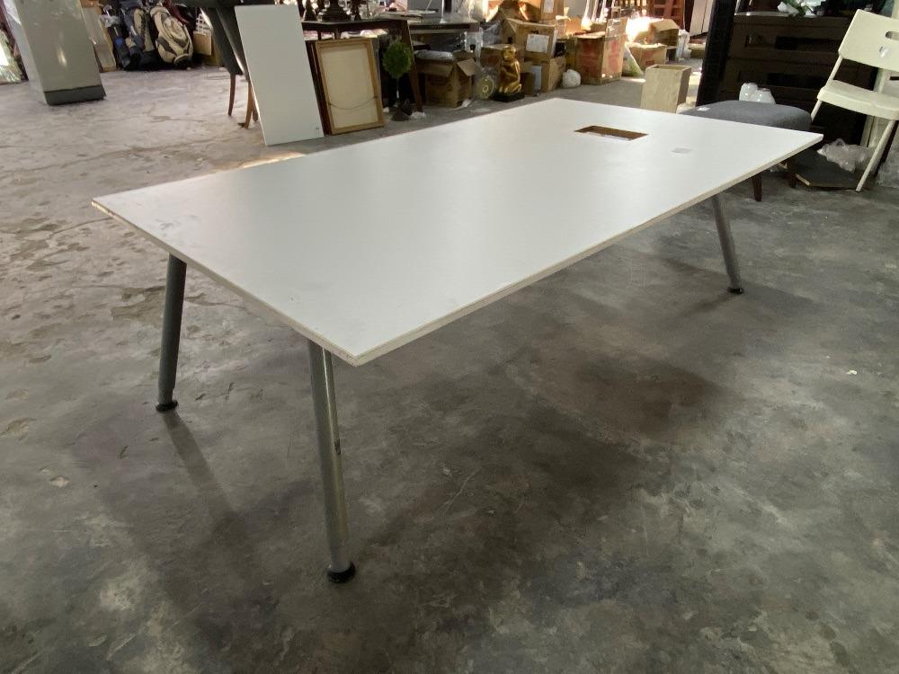 Top Metal Leg 6 Seater Meeting Table White Colour / Meja Mesyuarat Kaki ...