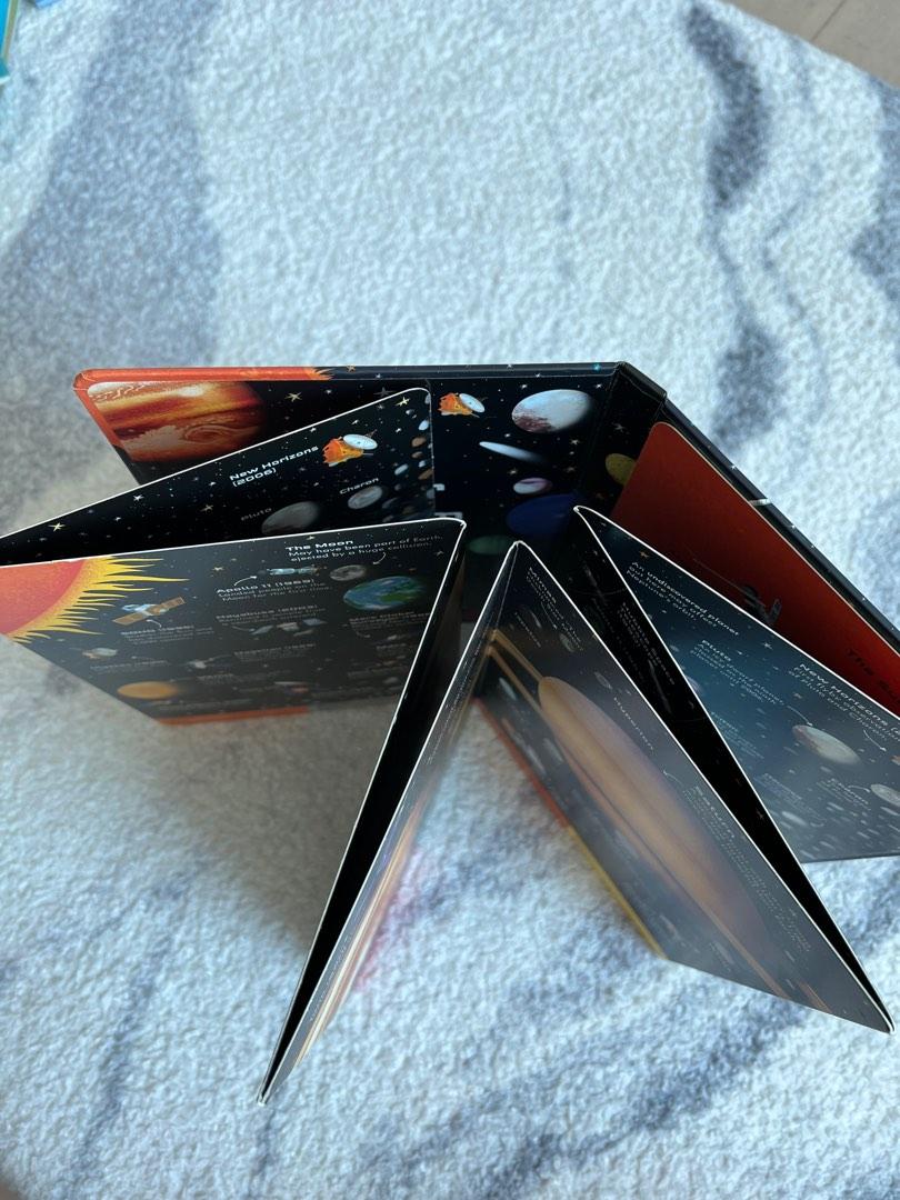 Usborne Fold-out Solar System, 興趣及遊戲, 書本 & 文具, 小朋友書 - Carousell