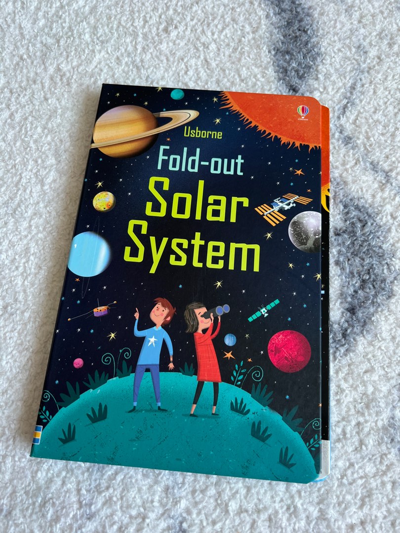 Usborne Fold-out Solar System, 興趣及遊戲, 書本 & 文具, 小朋友書 - Carousell