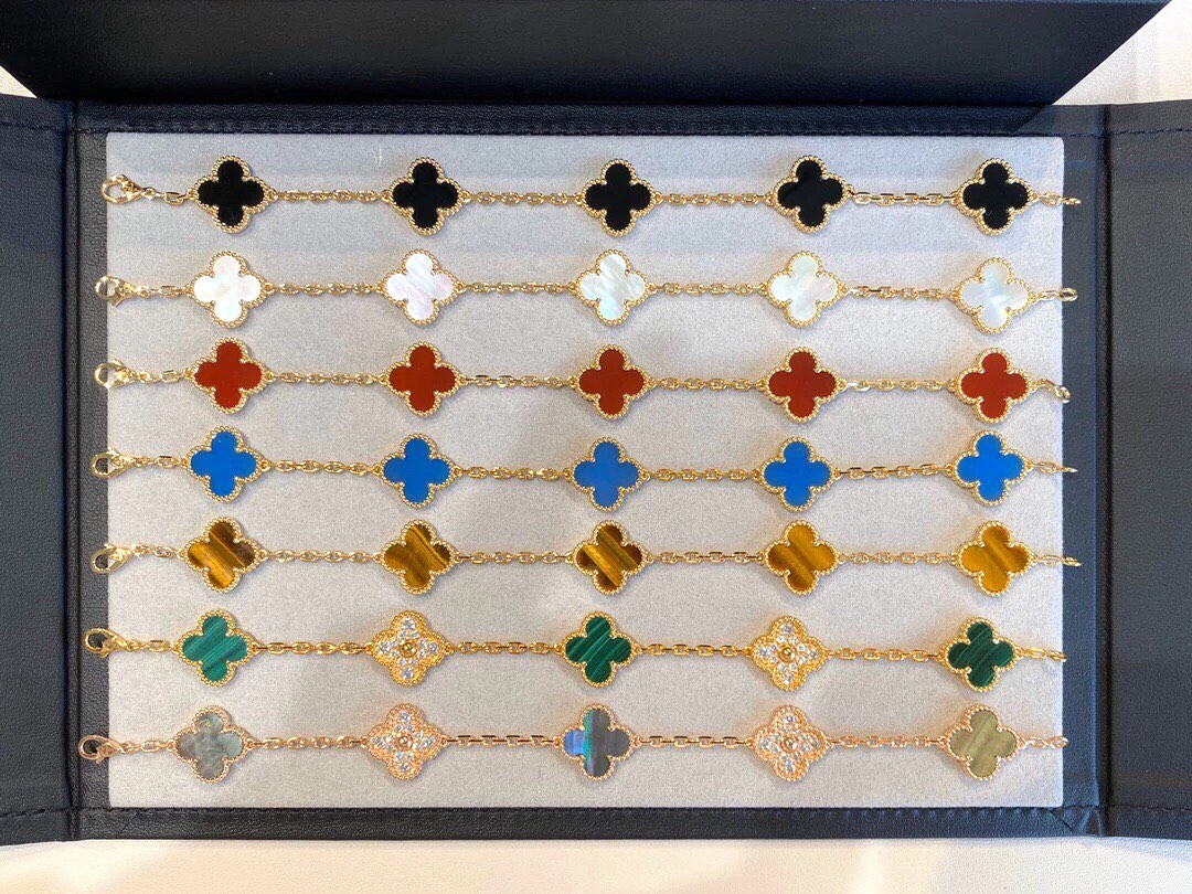 VCA 5 Motif Bracelet, Women's Fashion, Jewelry & Organisers, Bracelets ...