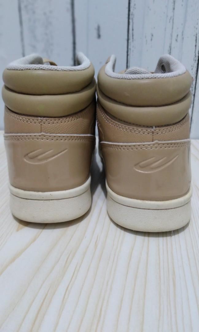 Womes rubber shoes World balance alpha grip women Nishka, Women's ...