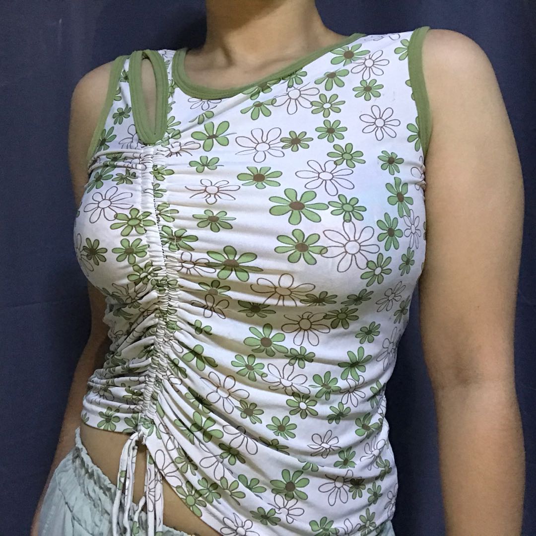 Y2k top, Women's Fashion, Tops, Sleeveless on Carousell