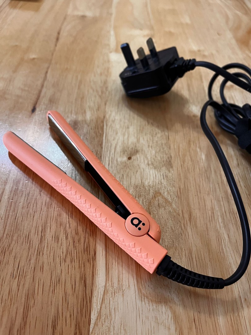 Amika Mighty Mini Styler 迷你鈦金屬造型器, 家庭電器, 其他家庭電器 - Carousell