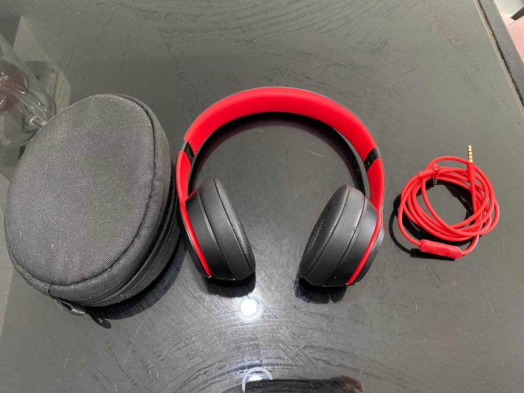 Beats Bluetooth headphones, Audio, Headphones & Headsets on Carousell