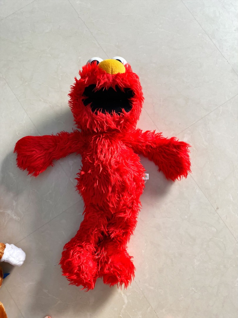 Big Elmo Plushie, Hobbies & Toys, Toys & Games on Carousell