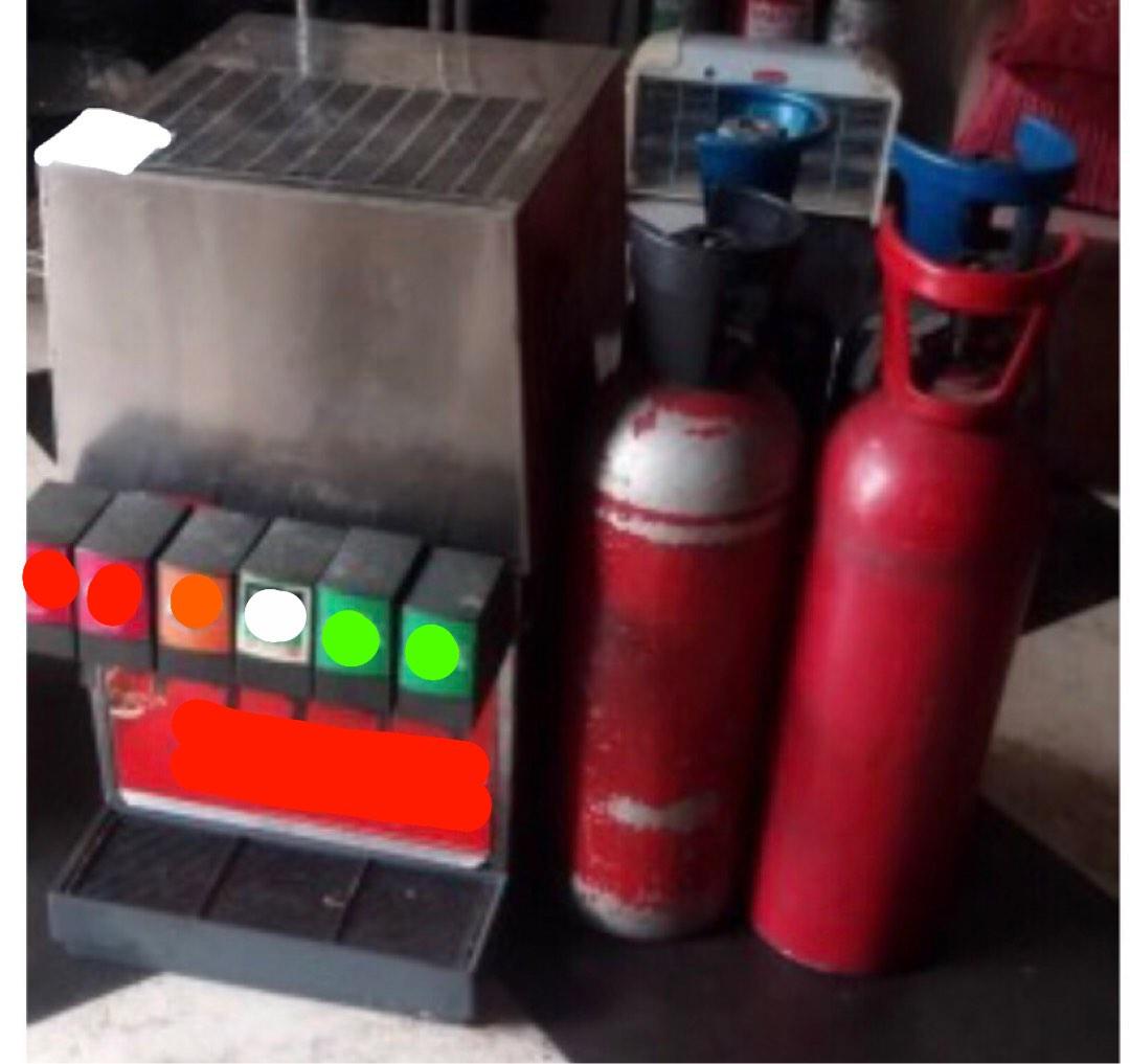 Carbonated Drink dispenser including co2 tanks, Food & Drinks ...
