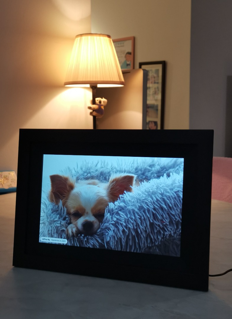 Frameo Digital Photo Frame for Elderly and Family, Furniture & Home ...