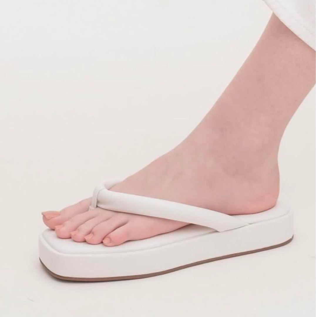 Hue Manila - Litzy in White Size 7, Women's Fashion, Footwear, Flats ...