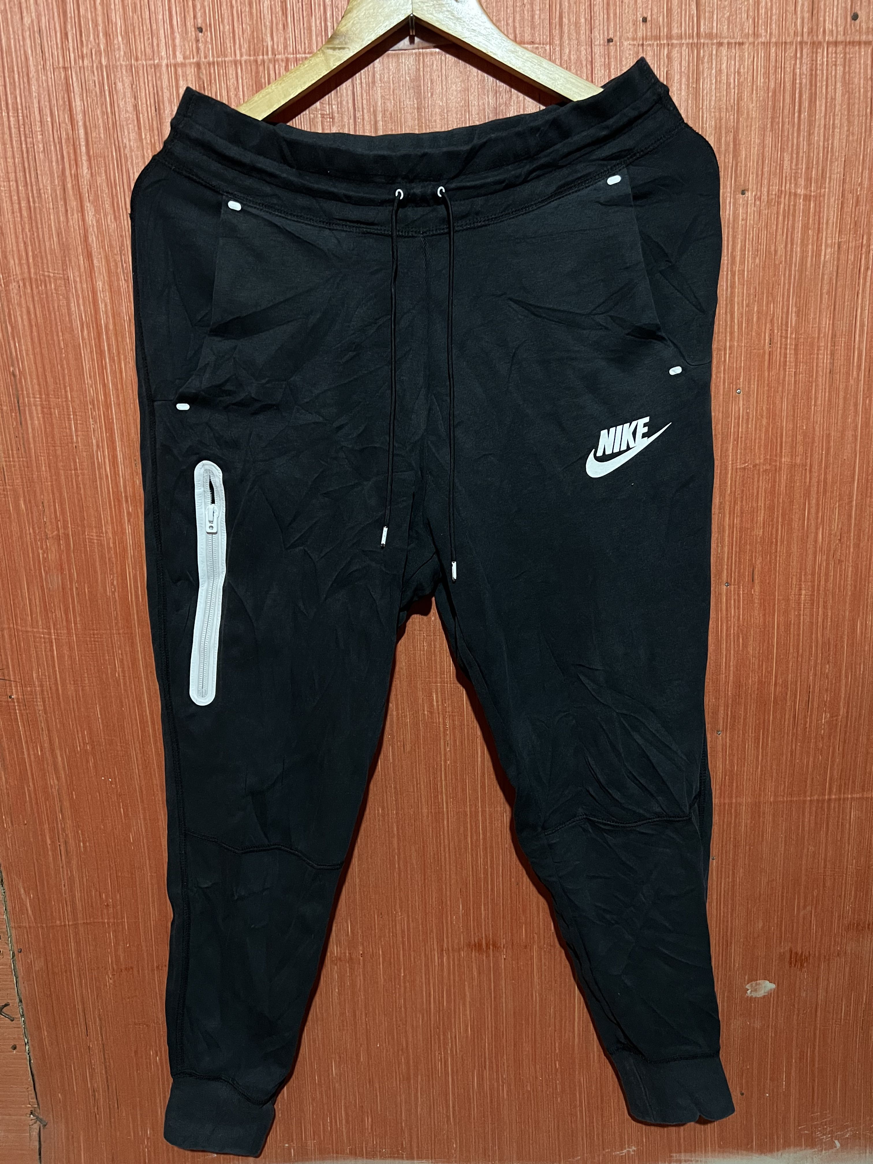 Nike tf black tag jogger, Men's Fashion, Bottoms, Joggers on Carousell