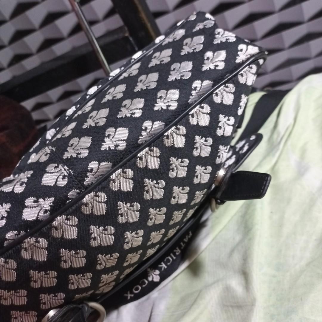 Patrick Cox Messenger bag unisex, Women's Fashion, Bags & Wallets, Cross-body Bags on Carousell