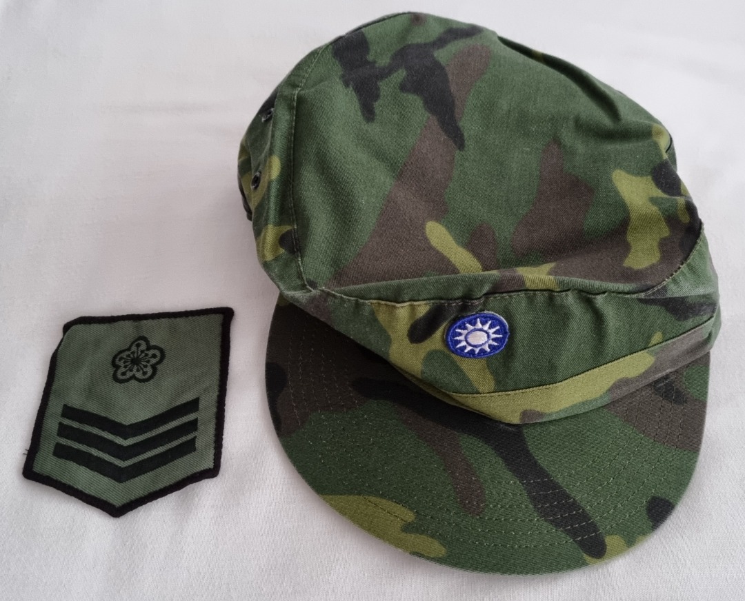 ROC Army Camo Cap with Rank Insignia of Senior Private, Hobbies & Toys ...