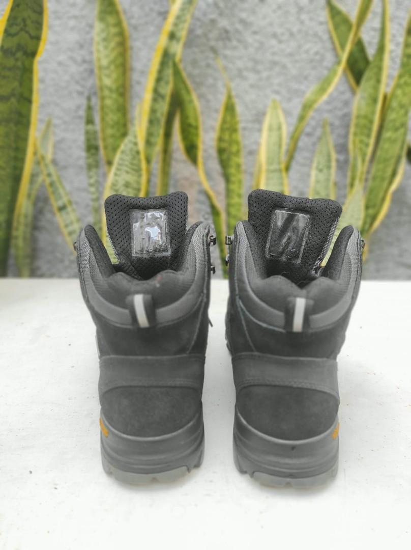 Sepatu boots outdoor Eiger Vibram, Fesyen Pria, Sepatu , Sepatu Boot di Carousell