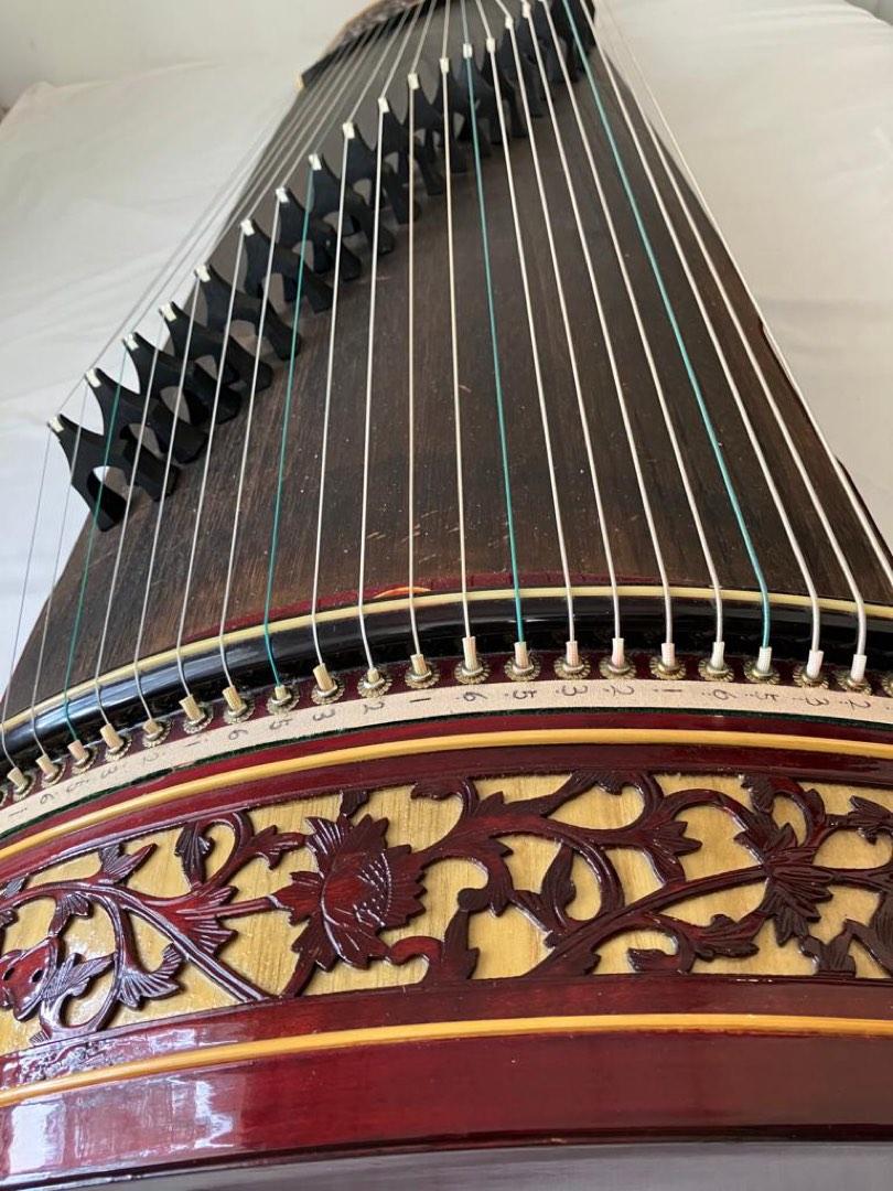 古箏 連袋 連腳架 Guzheng with soft carrying bag and stand, 興趣及遊戲, 音樂樂器 & 配件, 樂器 - Carousell