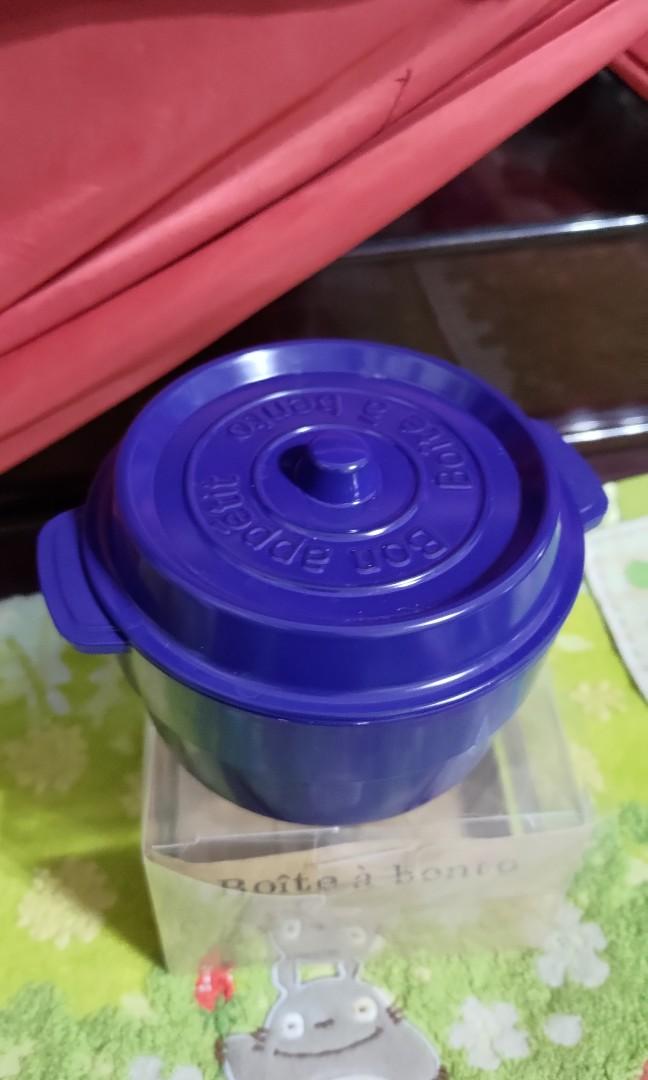 全新 日本製 COCOPOT 鑄鐵造型 兩段式 便當盒 600 藍色, 家具及居家用品, 戶外家具在旋轉拍賣