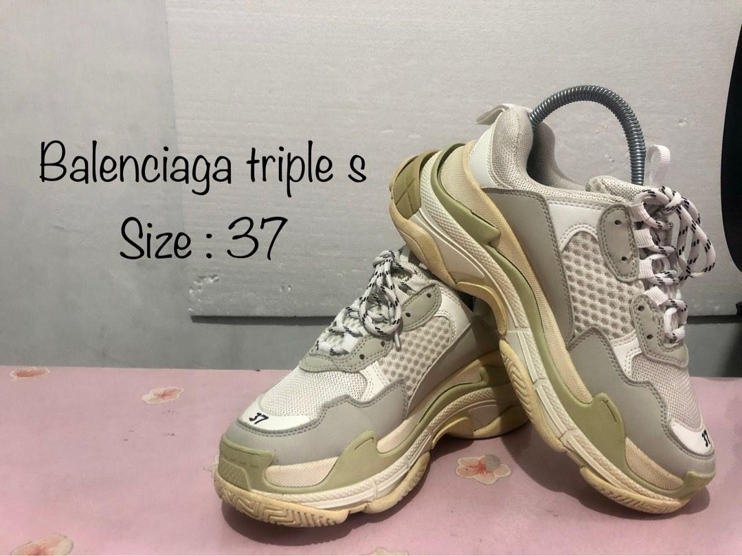Balenciaga Triple S, Fesyen Wanita, Sepatu di Carousell