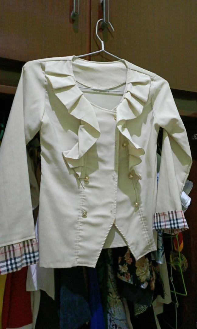 Blazer atau atasan kawaii, Fesyen Wanita, Pakaian Wanita, Atasan di Carousell