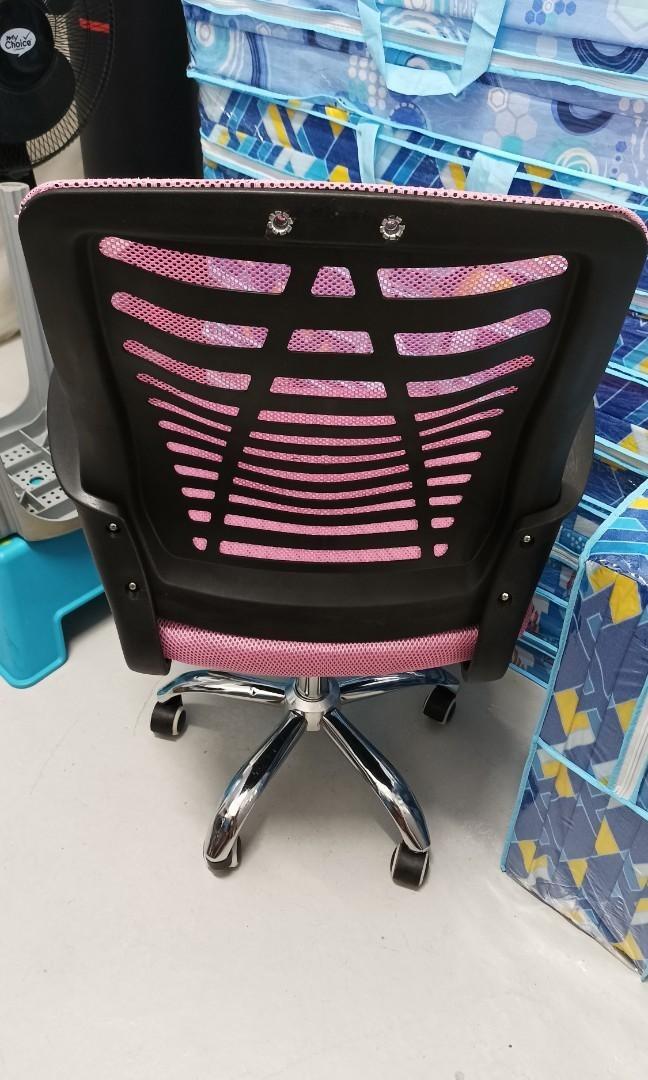 Brand New Assembled Office Chair (Small defect on last photo ...