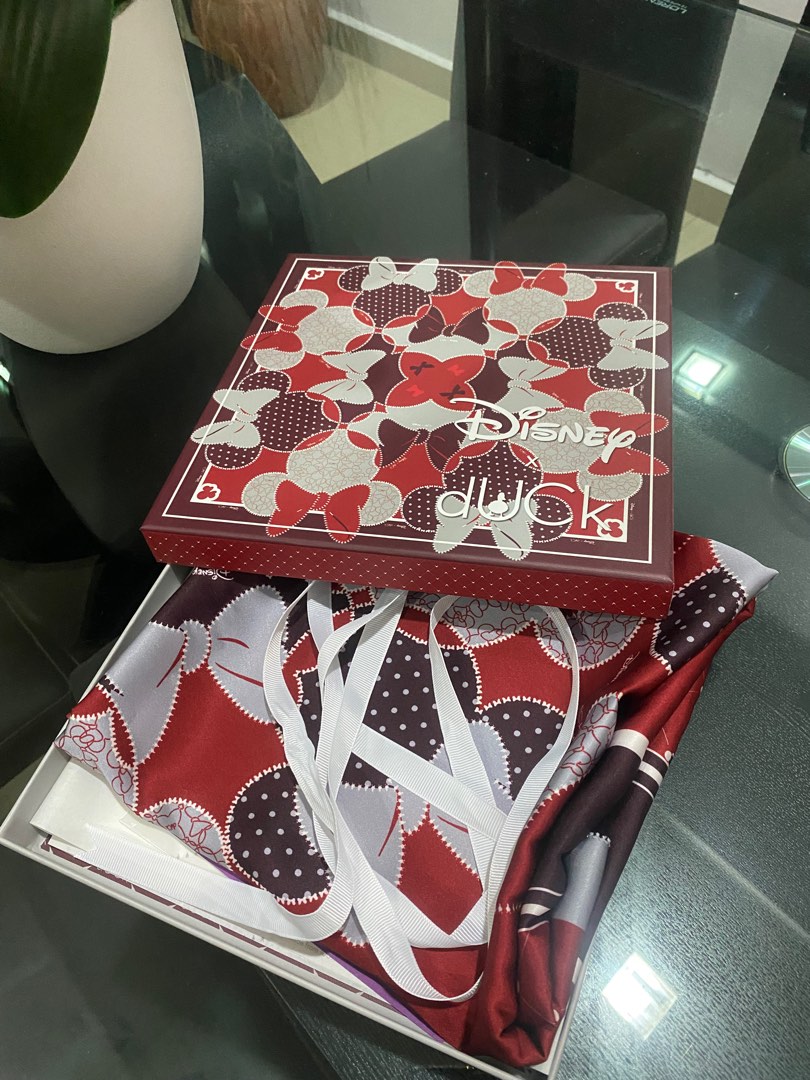 Disney x Duck Shawl, Women's Fashion, Muslimah Fashion, Hijabs on Carousell
