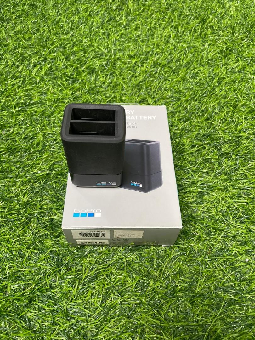 Dual battery / doc charger gopro original, Fotografi di Carousell