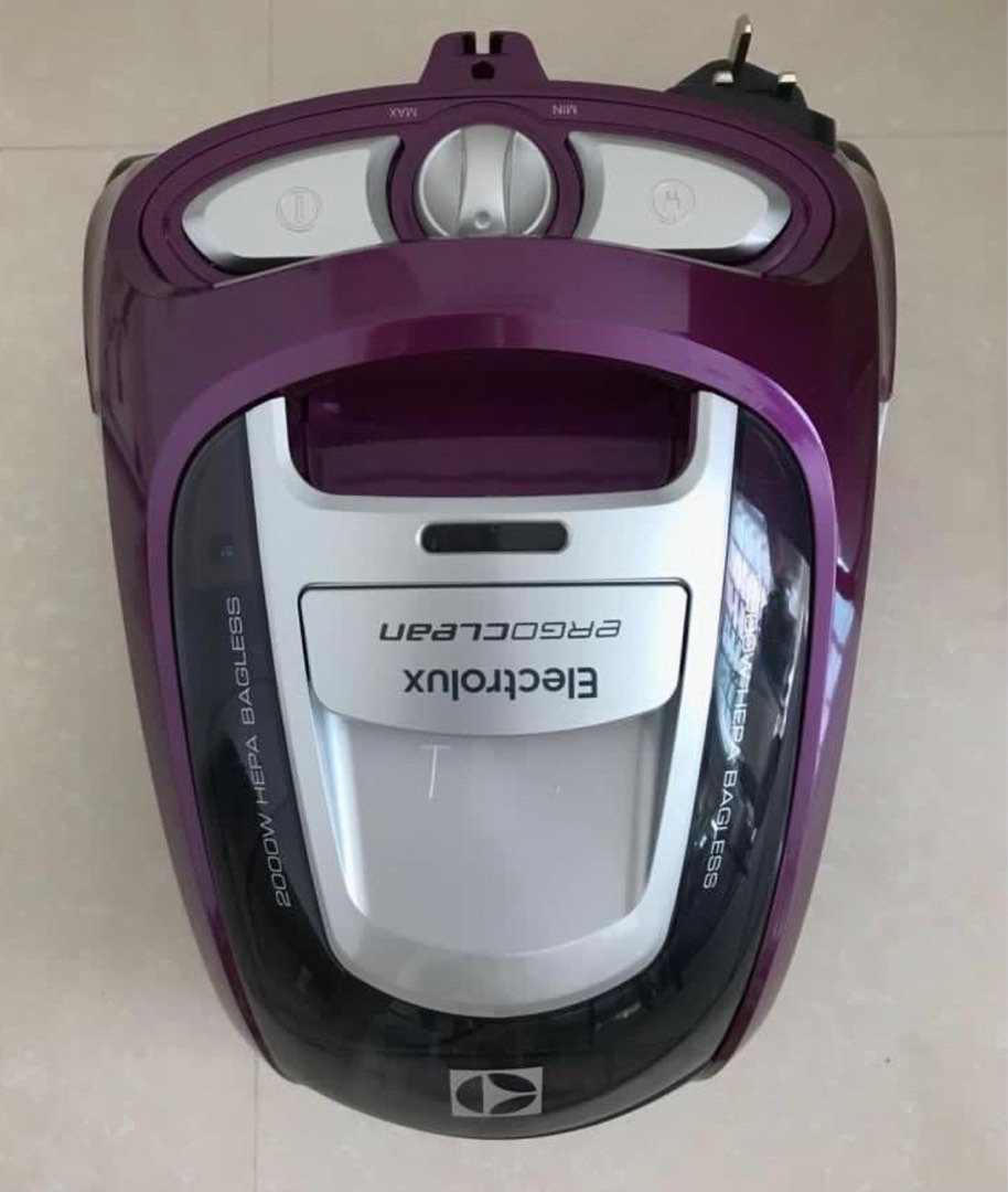 Electrolux ERGOClean Bagless, Furniture & Home Living, Cleaning ...