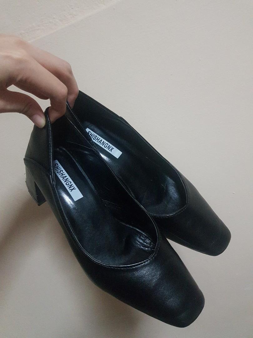 Foldable classic black heels, Women's Fashion, Footwear, Heels on Carousell