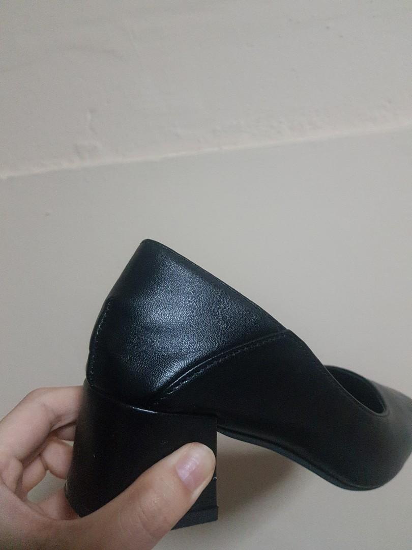 Foldable classic black heels, Women's Fashion, Footwear, Heels on Carousell