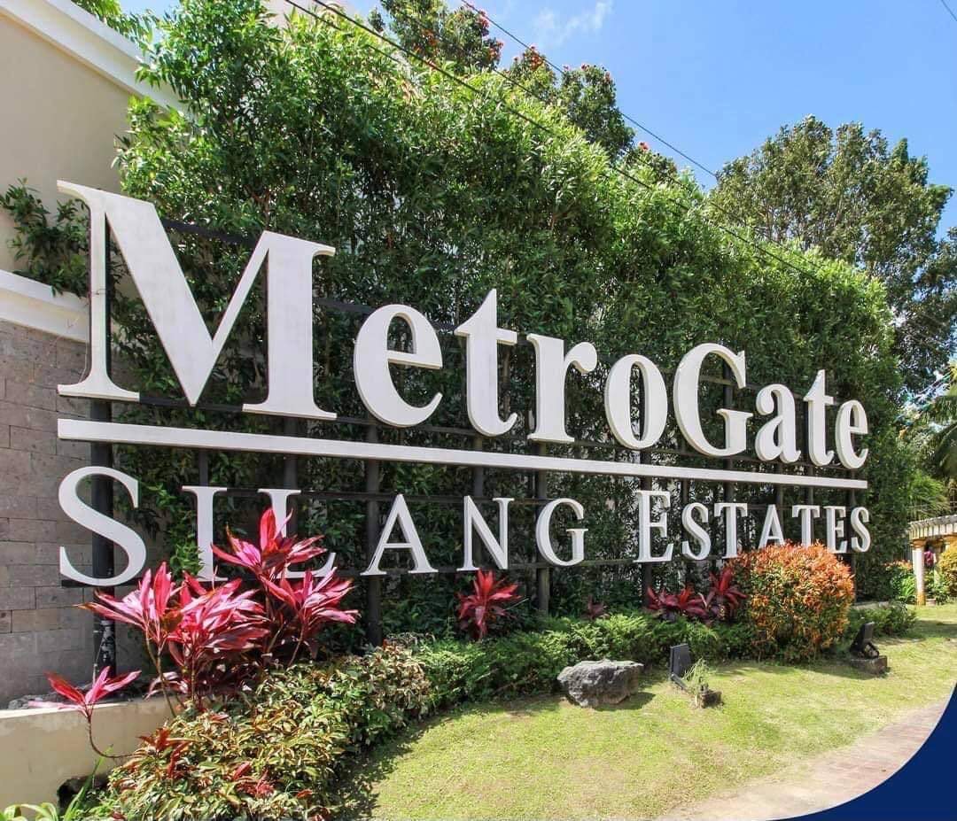 LOT FOR SALE IN METROGATE SILANG ESTATES (2 units - 120sqm each or 1 ...
