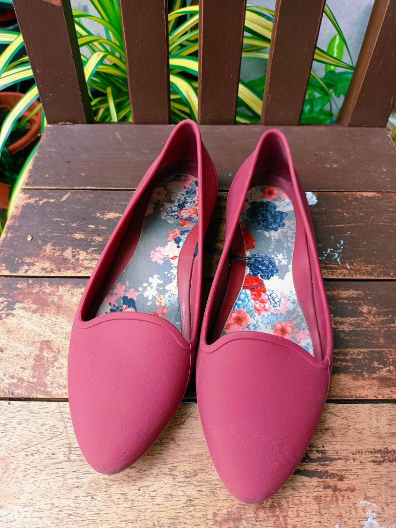 Original CROCS flats, Women's Fashion, Footwear, Flats & Sandals on ...