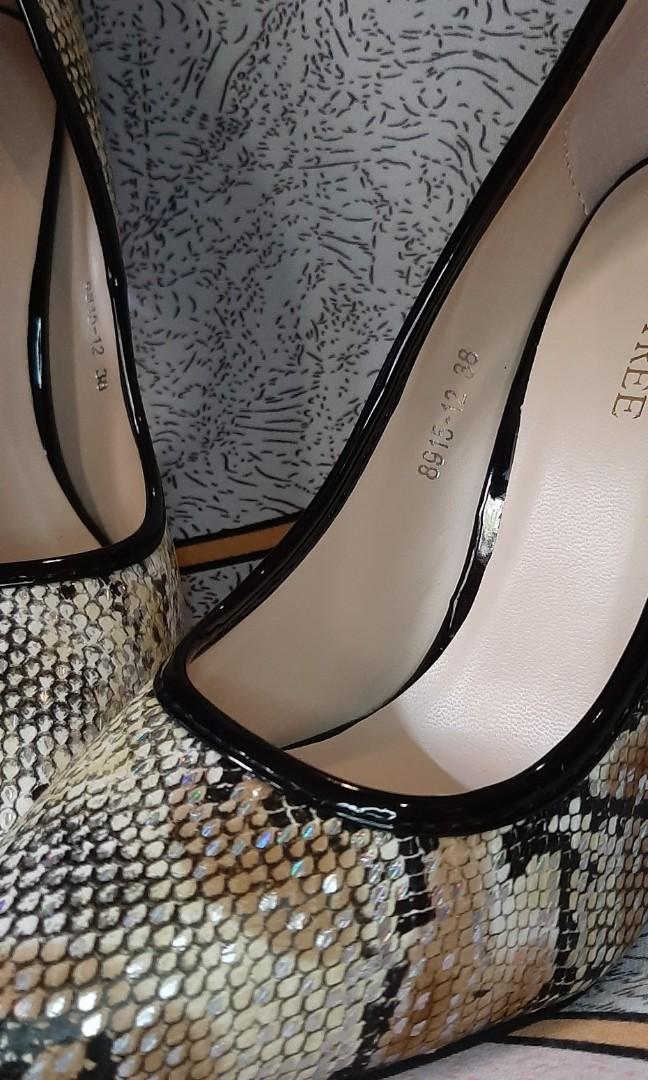 Snake skin high heels, Women's Fashion, Footwear, Heels on Carousell