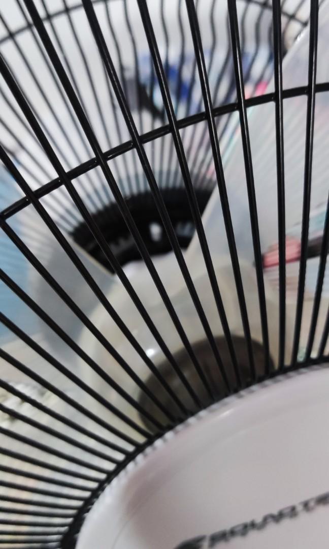 Soundtech 16"" table fan, Furniture & Home Living, Lighting & Fans ...