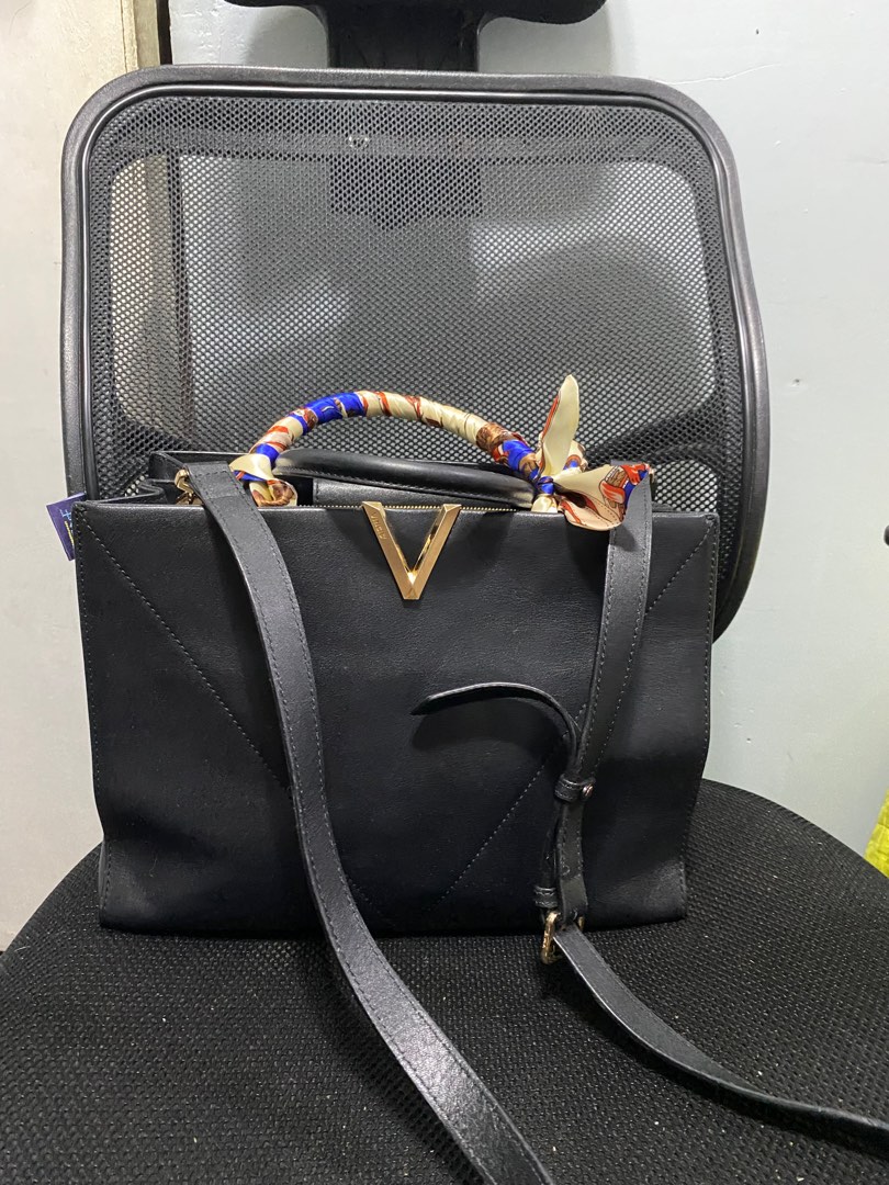 Authentic Vincis Bench two way bag, Women's Fashion, Bags & Wallets ...
