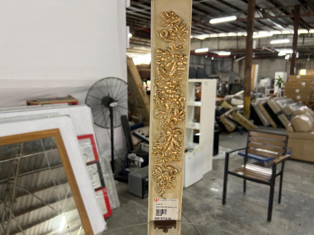 Cylindrical Southern Style Egg-shaped Display Shelf / Rak Pameran ...