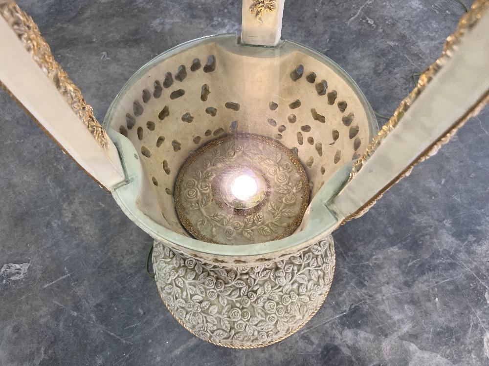 Cylindrical Southern Style Egg-shaped Display Shelf / Rak Pameran ...