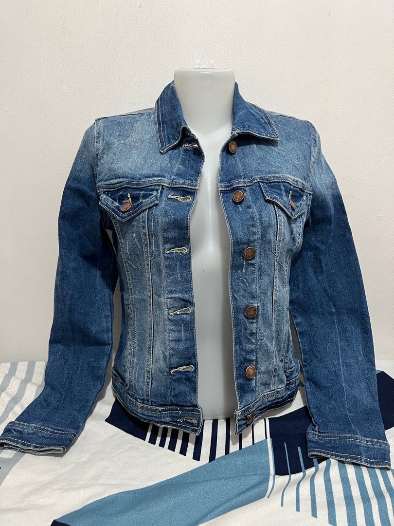 Hard denim jacket, Women's Fashion, Coats, Jackets and Outerwear on ...