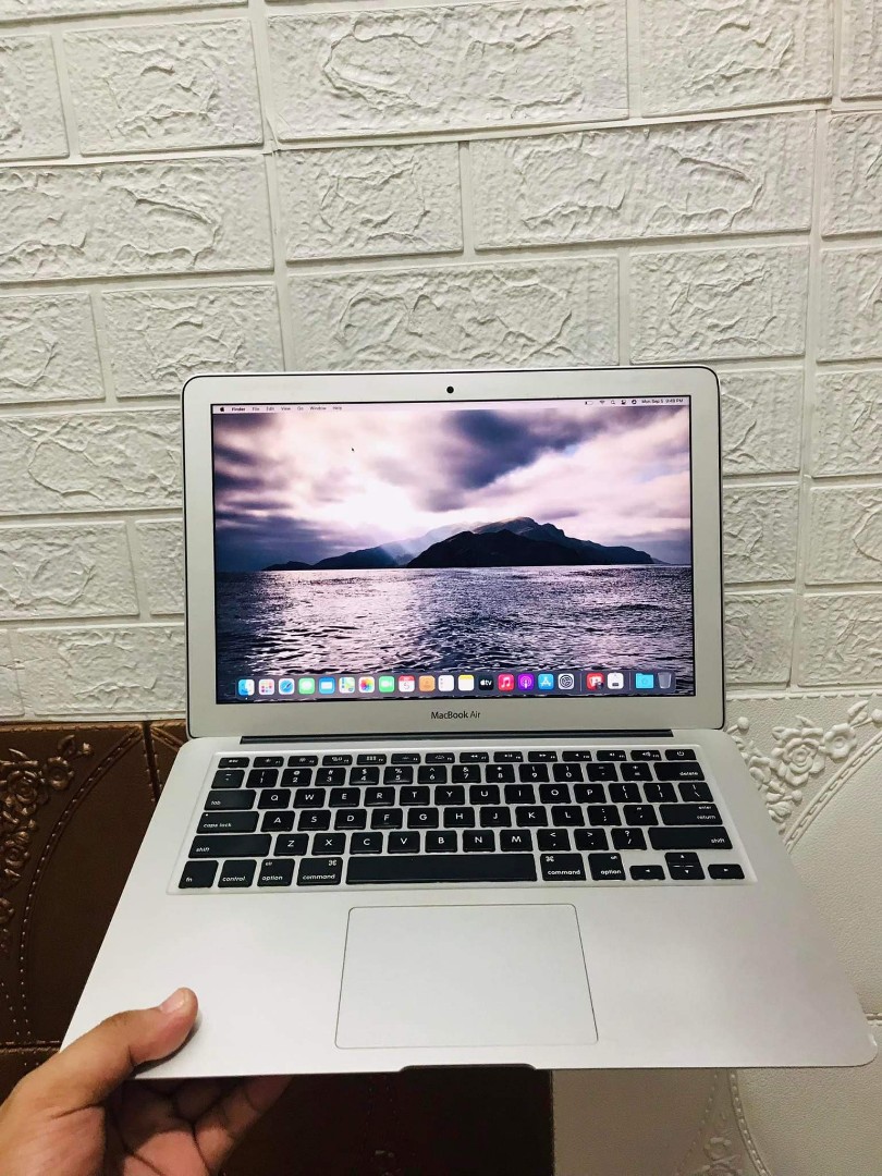 Macbook Air ( 13-inch 2017) 8GB RAM 128 SSD Os Catalina Cc 1049% 6hrs ...