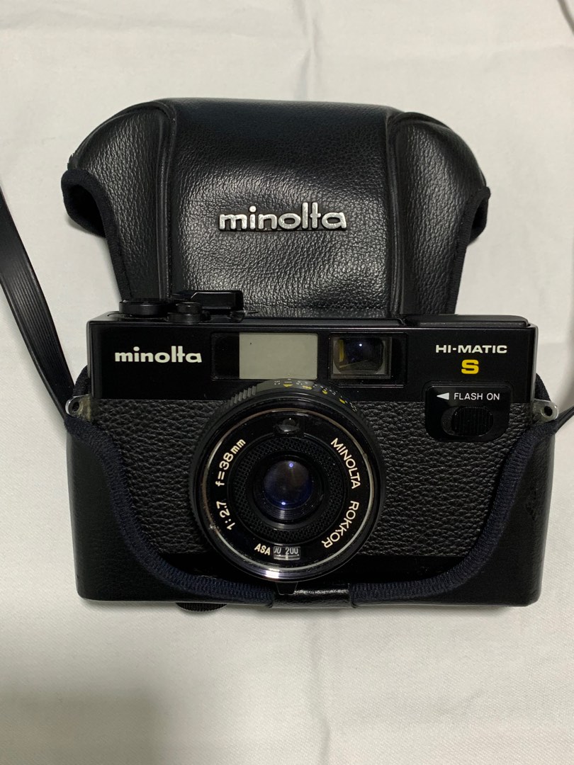 MINOLTA Retro Film Camera with casing and strap, Photography, Cameras ...