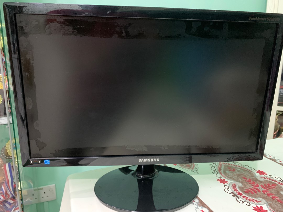 Samsung LED monitor 20 inch , Computers & Tech, Desktops on Carousell