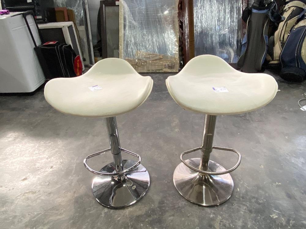 Seat Bar Stool White Colour / Kursi Bar Tempat Duduk Warna Putih ...