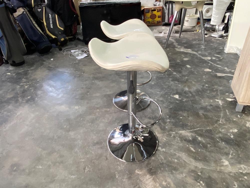 Seat Bar Stool White Colour / Kursi Bar Tempat Duduk Warna Putih ...