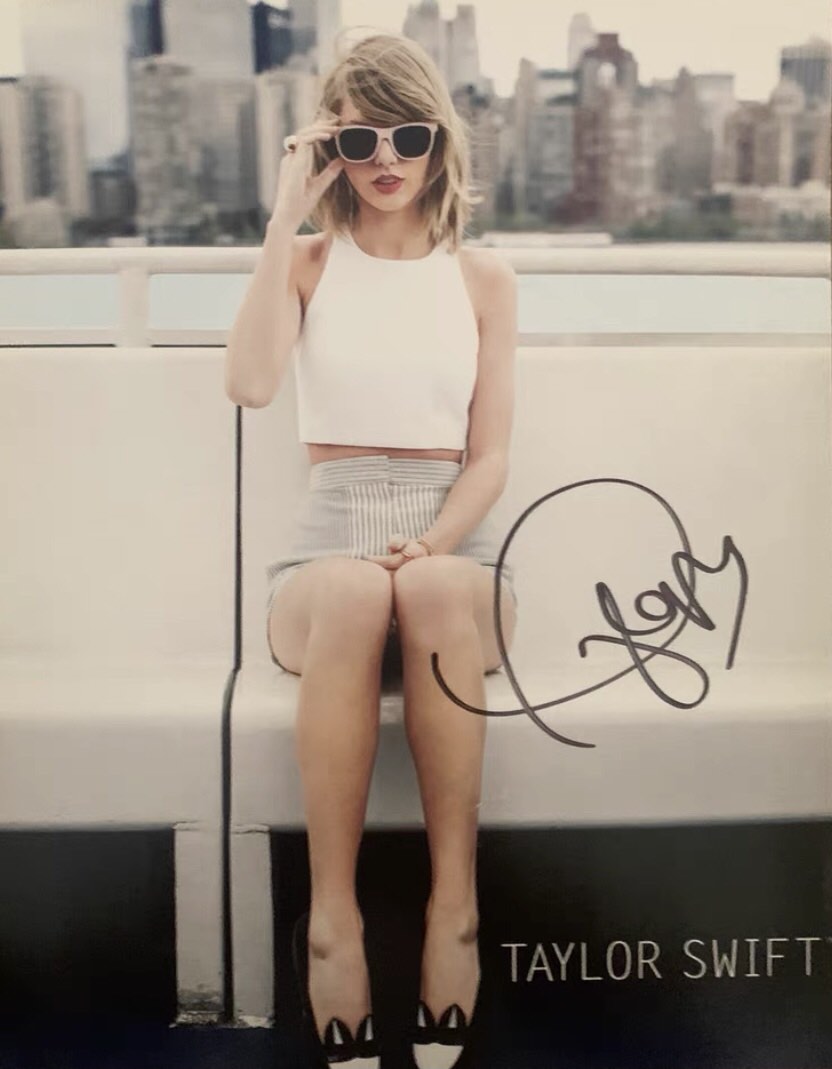Signed Taylor swift 1989 world tour loft lithograph poster rare, 興趣及遊戲 ...
