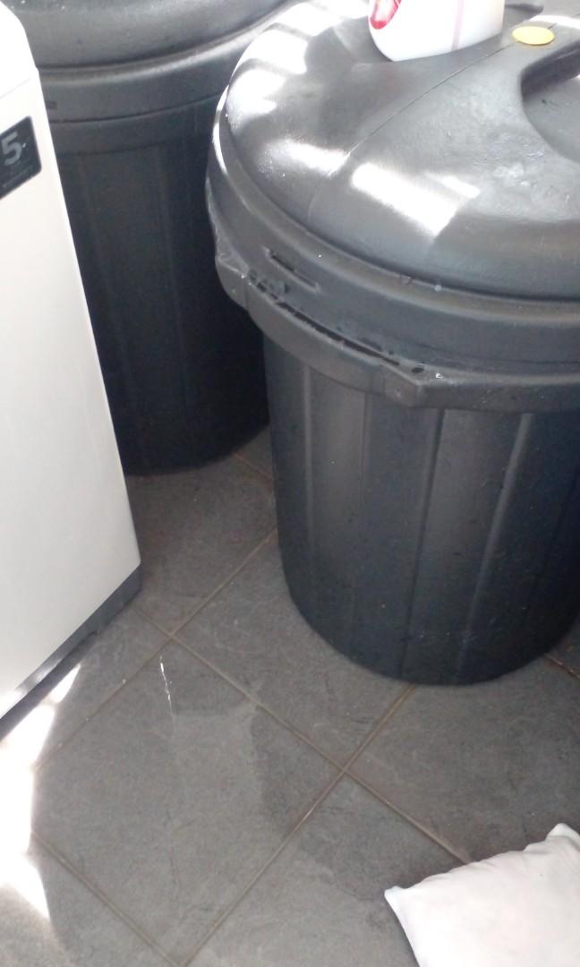 Tong sampah hitam besar, Furniture & Home Living, Home Improvement ...